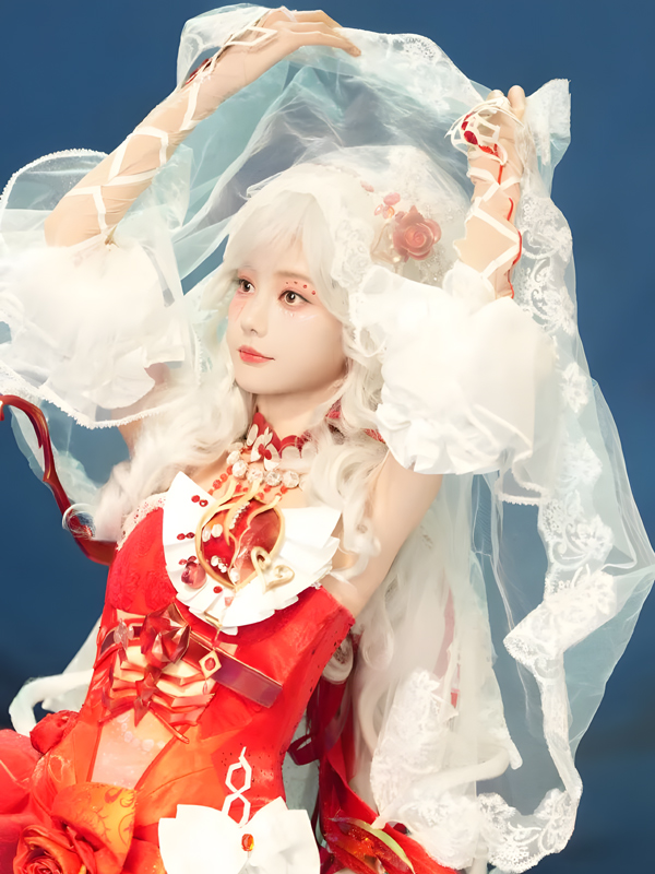 Li Yitong's Dark Rose Bride Look - Newhanfu