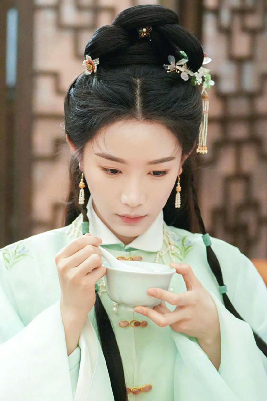 Tomb Ignites Rong Yunshu's Vengeful Frenzy in Glory - Newhanfu