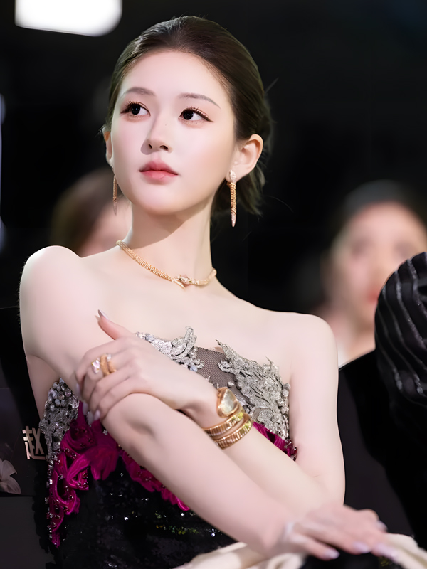 Zhao Lusi Stuns in Floral Fantasy - Newhanfu