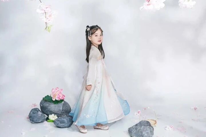 4 of The Best Parent & Child Hanfu Costume Ideas - Newhanfu
