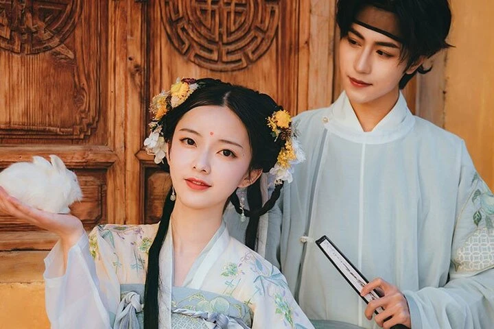 How to Choose Modern Hanfu Style for a Date? - Newhanfu
