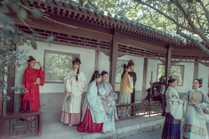 Reimagining the Returning Modern Hanfu - Newhanfu