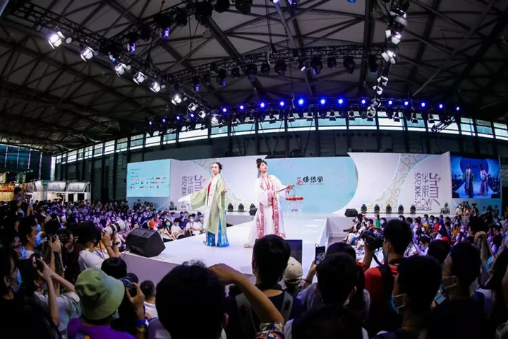 First Luochang Chinese Hanfu Show in ChinaJoy