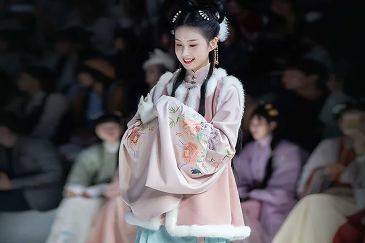The Autumn Hanfu style - Chinese Costume for the Female