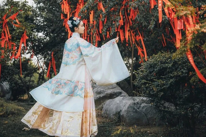 How to Wear Hanfu (9) – Ming Dynasty Ma Mian Skirt
