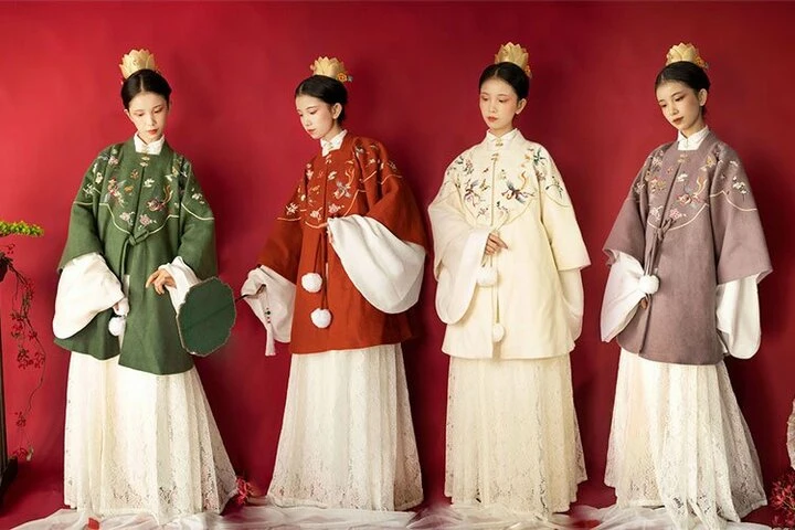 10 Traditional Chinese Colors & 4 Patterns Applied to Hanfu
