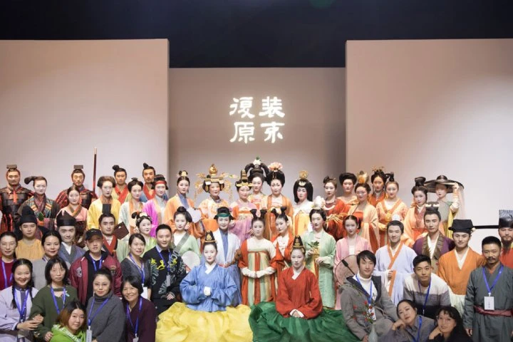 Hanfu Restoration Costume Show in Latest Documentary - Newhanfu