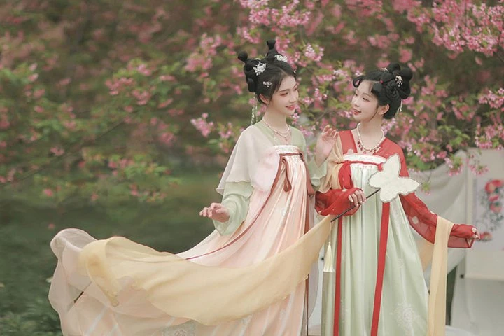 Bloom in Style: Recommended Spring Hanfu for the Flower Season - Newhanfu