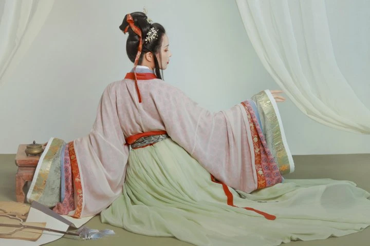 Traditional Chinese Hanfu: Evolution and Inner Beauty - Newhanfu
